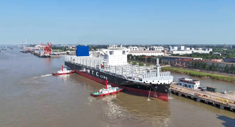 新扬子造船交付Lepta首制8000TEU集装箱船 “KMTC DAMMAM”-龙de船人